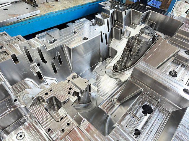Plastic Injection Mold- Alpine Mold